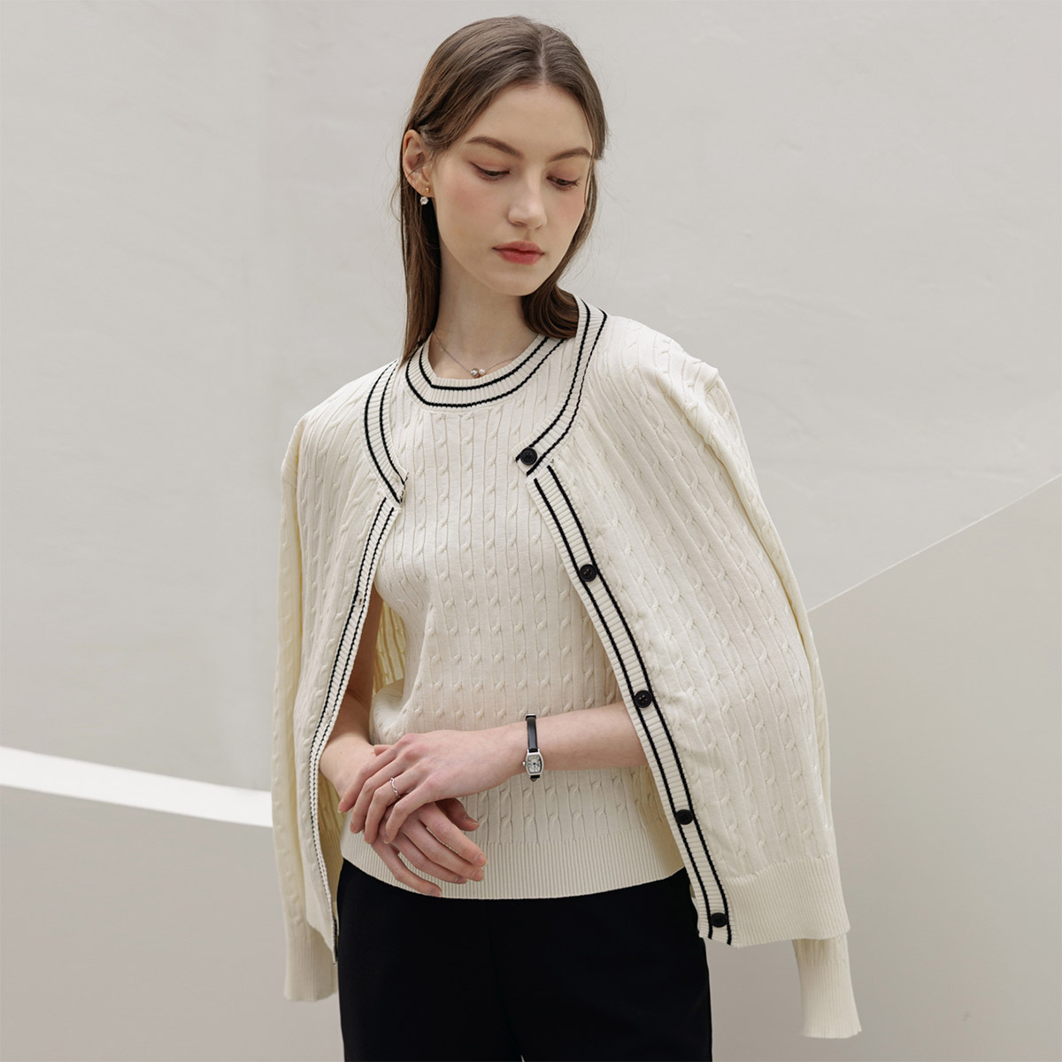 퀸잇 - [1+1] 배색라인 케이블 니트 나시&가디건 SET_2color_JFSST022M(E)