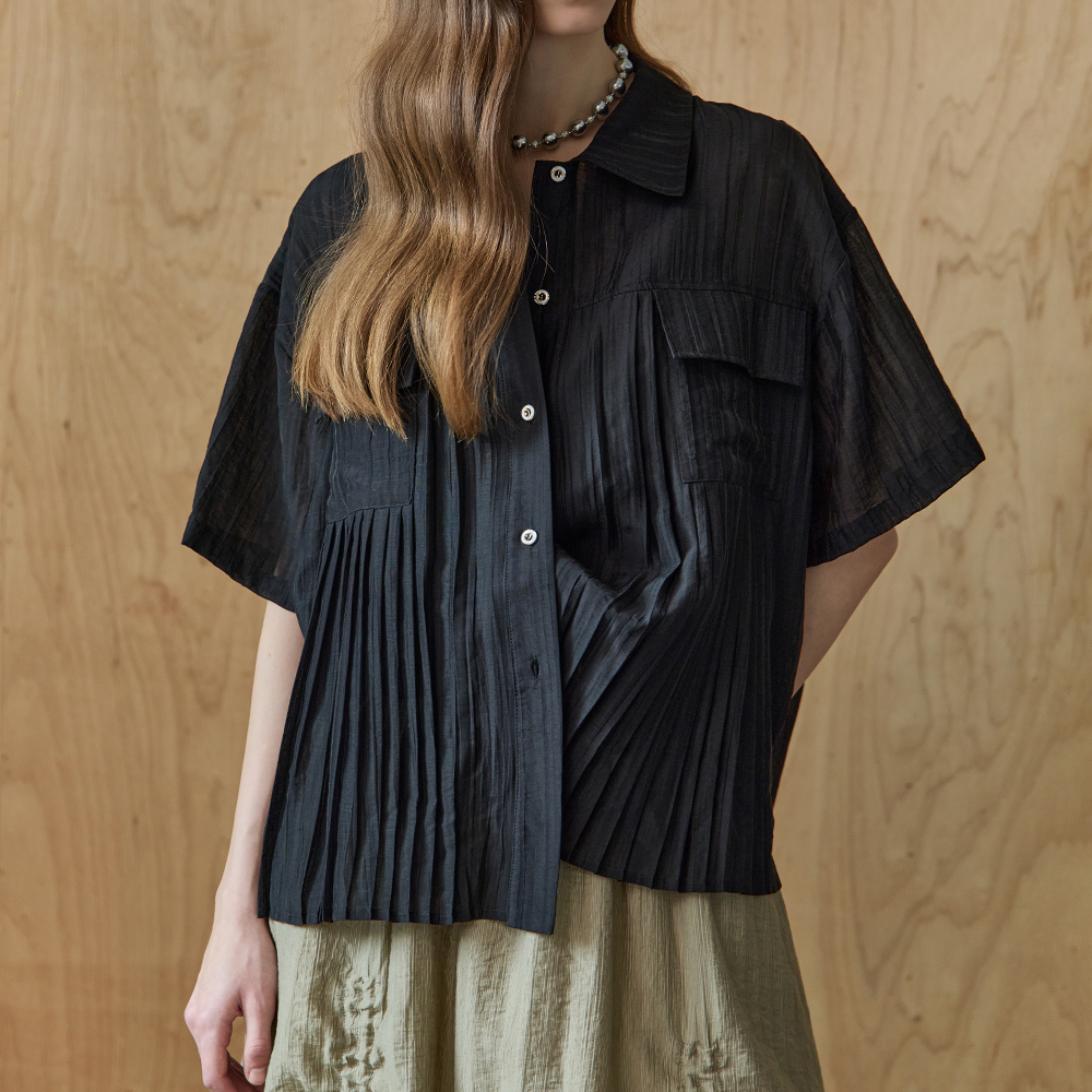 퀸잇 - [M.GRAF] 크링클 플리츠 플랩포켓 셔츠 블라우스