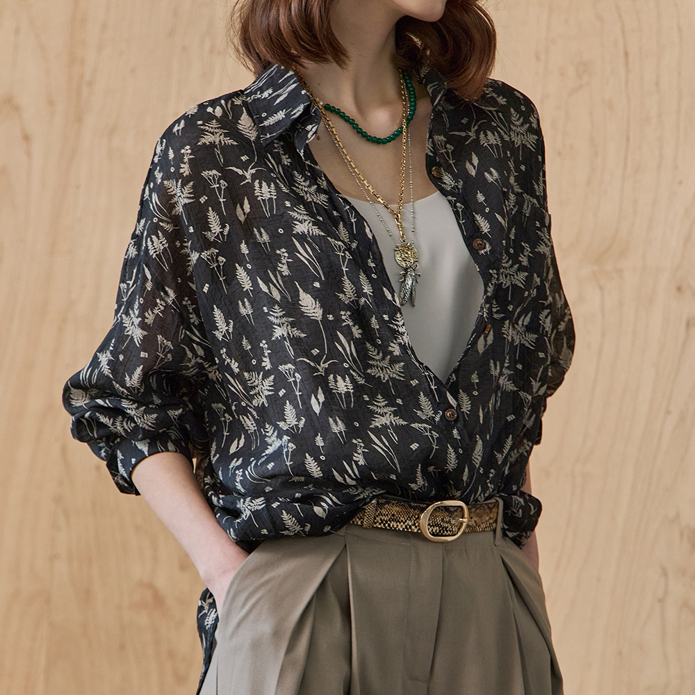 퀸잇 - [M.GRAF] 모노톤 리프 패턴 셔츠 블라우스