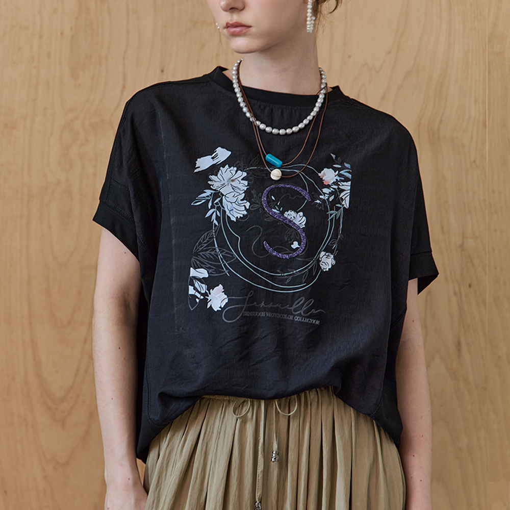 퀸잇 - [M.GRAF] 플라워 레터링 프린트 루즈핏 라운드넥 티셔츠