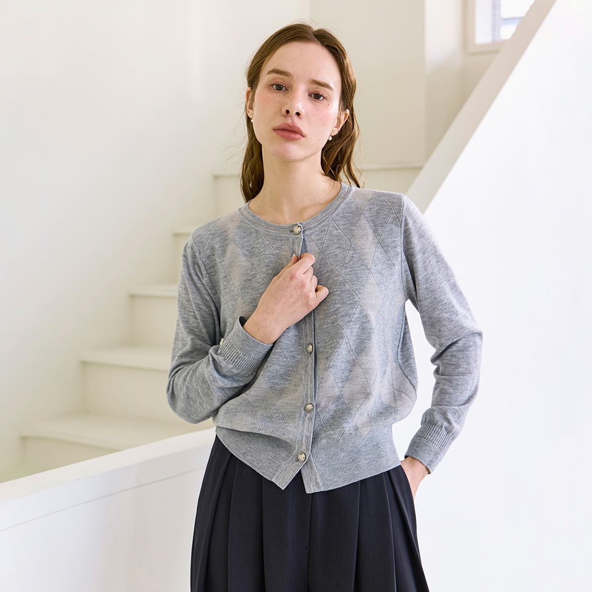 퀸잇 - [25SS] 아가일 버튼 울 블렌드 니트 가디건_3color_JGSCD024M